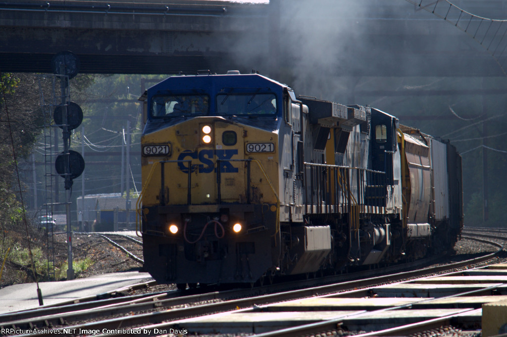 CSX C40-9W 9021 leads K533-12